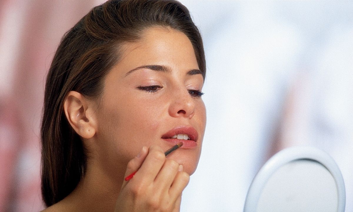 How to Wear a Statement Lip? - Femininity & Lifestyle